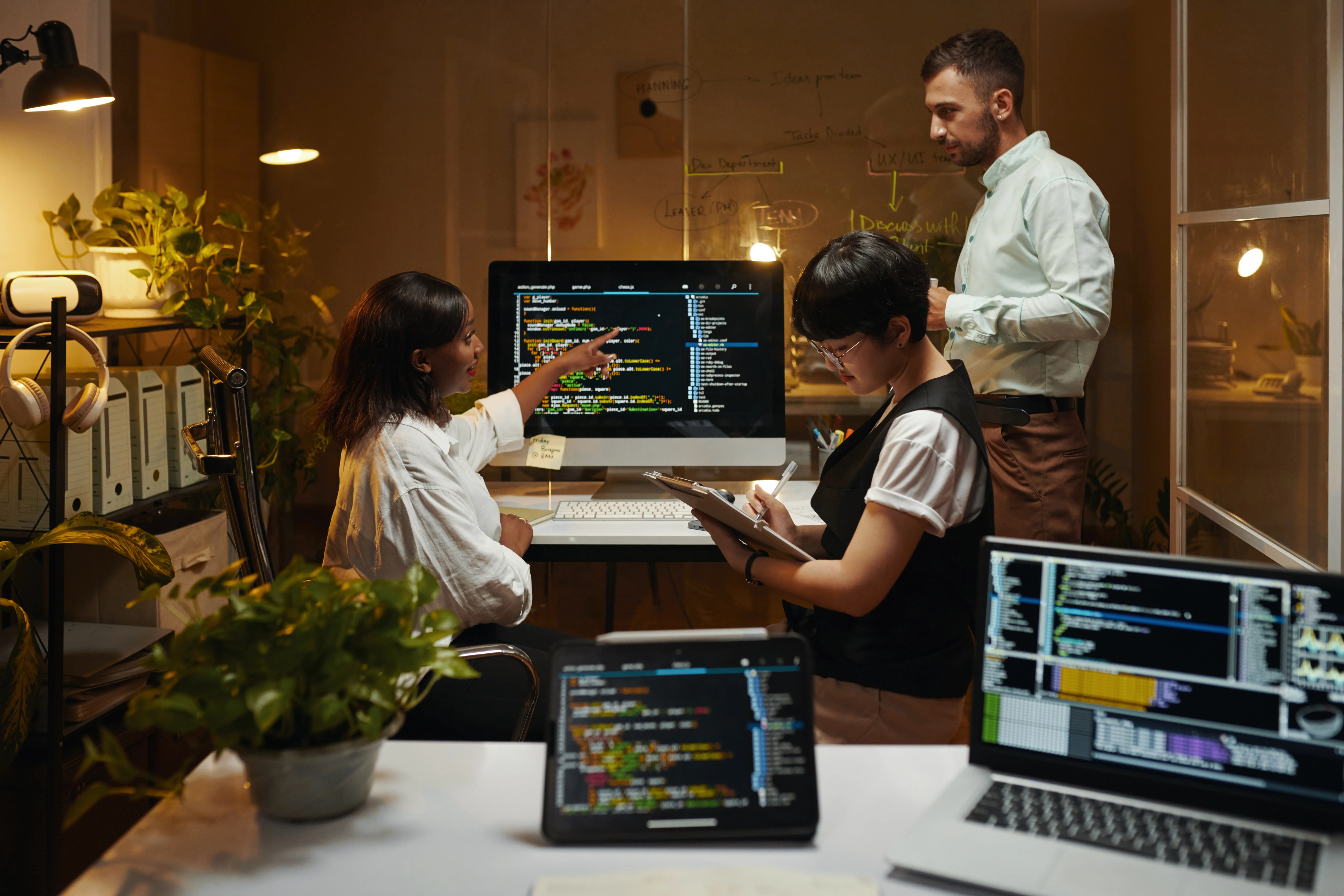 Private LLMs vs Open-Source Models: How to Choose the Right One?